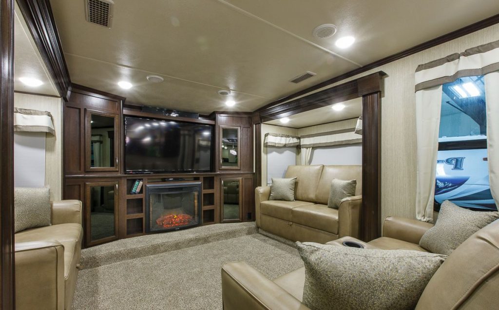 Fifth Wheel Campers with Front Living Rooms