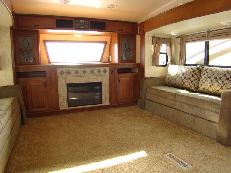 Fifth Wheel Campers with Front Living Rooms